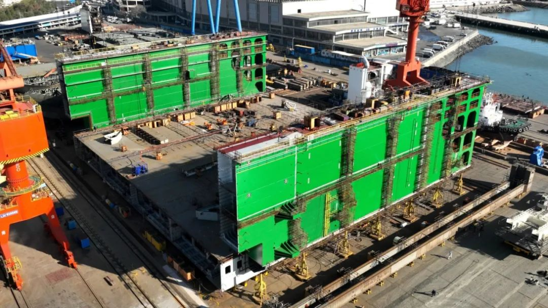 COSCO SHIPPING Heavy Industry (Dalian)'s 300,000-ton floating dock ...