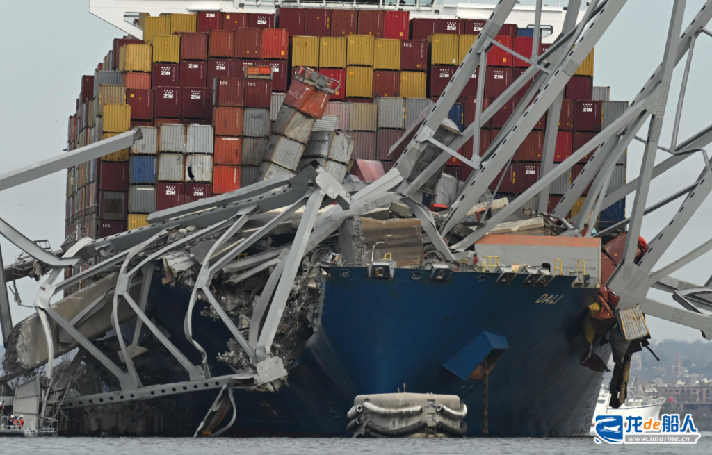Container ship “DALI” arrives at Fujian Huadong Shipyard to start the ...