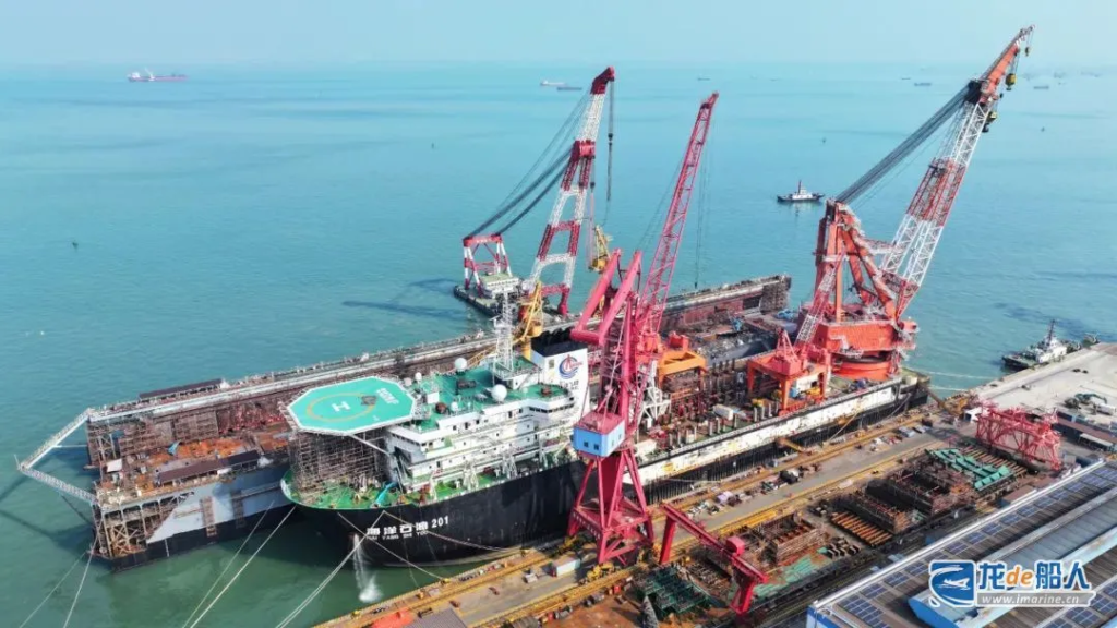 Deepwater pipe-laying crane vessel "Haiyang Shiyou 201" to travel to ...