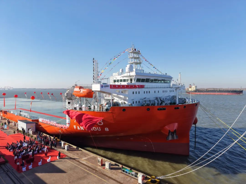 Taizhou Zhonghang Shipbuilding Delivered 55,000-ton Self-propelled Deck ...