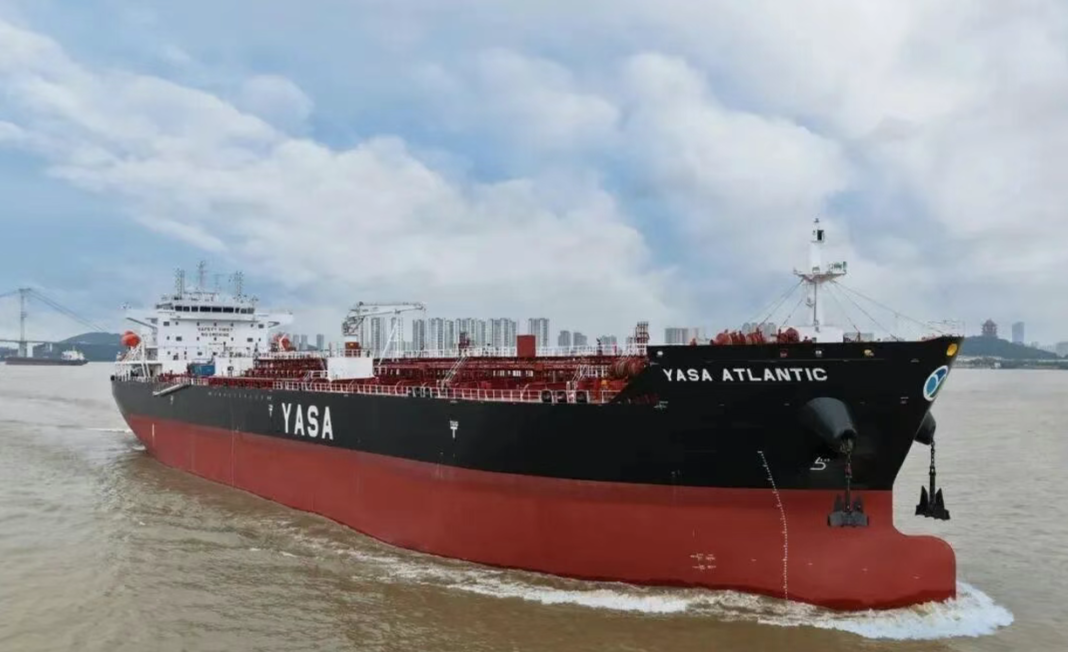Jiangsu New Yangzi Shipbuilding Delivers First 50,000 DWT Oil Tanker ...